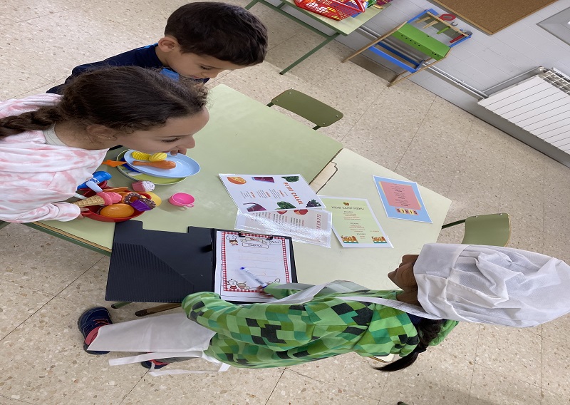 Joc simbòlic a la comunitat dels mitjans | Escola Roser Capdevila